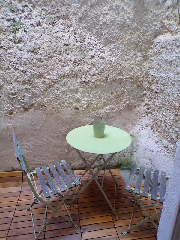 Appartement Rdc Centre-ville Le Thor Avec Courette - Le Thor