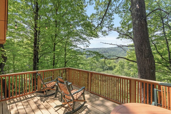 Whimsical Vermont Cabin W/hot Tub & Mountain Views - Stowe, VT