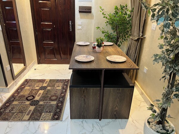 Luxurious 3br/3ba Apartment In Downtown Cairo: Wi-fi, Ac, Parking, And City View - Mesto Kairo
