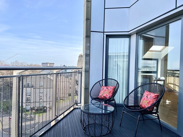 New Listing 4br Penthouse With Elevator, Stunning Views, Perfect City Location - Edinburgh