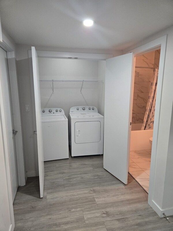 Luxury One Bedroom Basement Suite In Downtown Of Edmonton Alberta. - Alberta