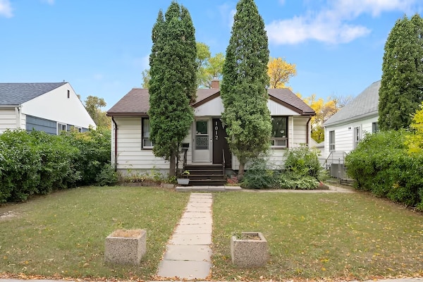 Beautiful Basement Private Suite Prime Location - Winnipeg