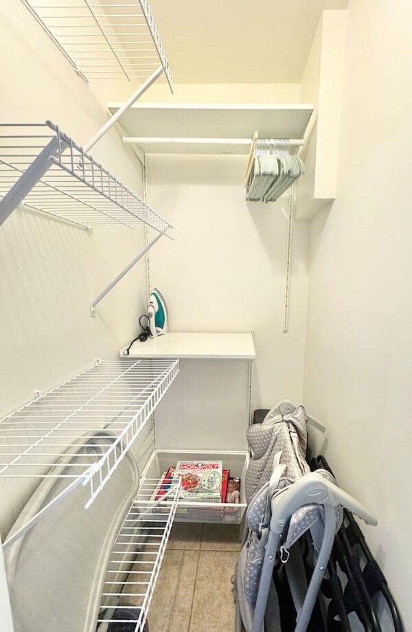 Heart Of Van! Private 2br, Patio & Free Parking - Vancouver