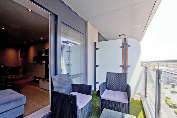 Stylish 2 Bed Flat Chelsea Creek - Surbiton