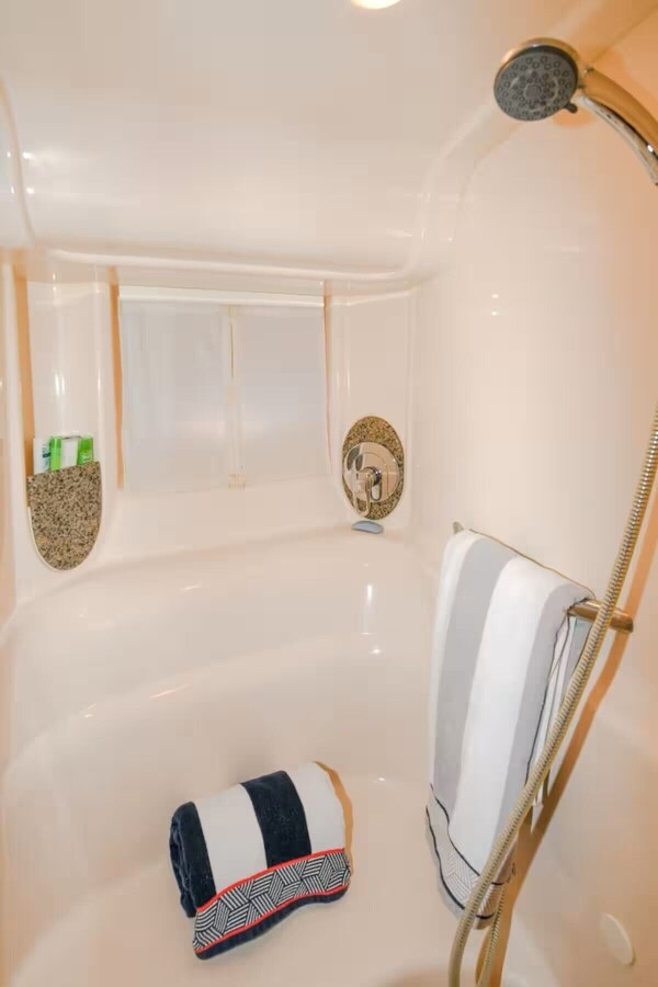 Modern Sea Ray Yacht 1br + Convertible Salon Bed And 2bath ~ Key West - Key West, FL