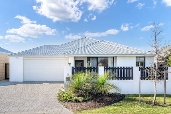 Mainbreak Dunsborough  Stylish Coastal Retreat - Dunsborough
