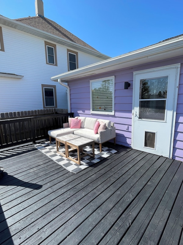 The Violet Villa - Cozy 2 Bedroom Benson Cutie - Bennington, NE