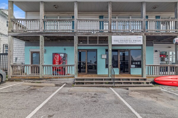 Coastal Swan 2.0\ncharming Waterfront King Boutique Studio In Peaceful Swansboro. - Swansboro, NC