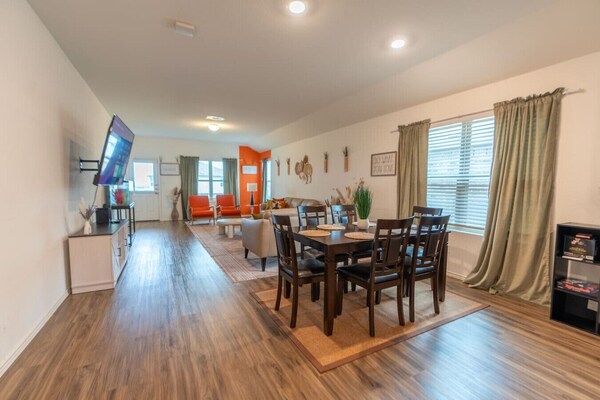 Family Friendly | Private | Spacious | Modern - Georgetown, TX