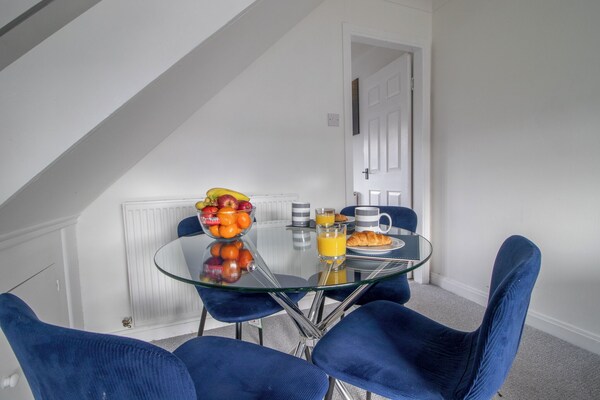 Glasgow, Spacious 2 Bed House, Suitable For Family And Contractors - Glasgow
