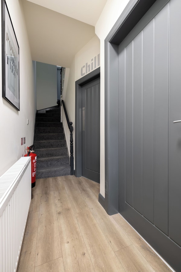 Derry City, Northern Ireland - City Rooms (Room 6) - Derry