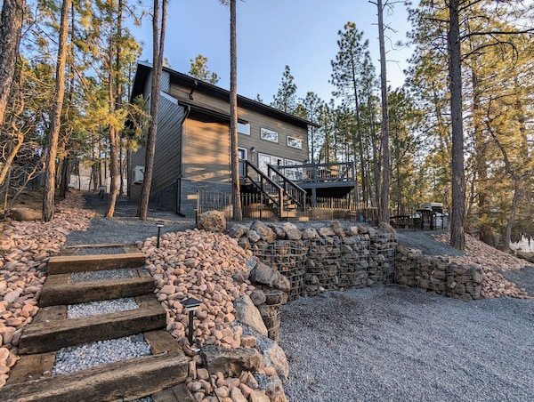 The Perfect Pair: Cozy Cottage Lakeside & Hillside Hangout For Large Groups - Pinetop-Lakeside, AZ