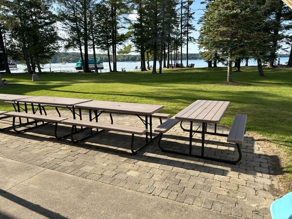 Weekly Use Torch Lake Spacious Home With 165ft Lakefront At The Sandbar - Alden, MI