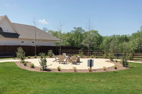New Rental Auburn Getaway Home- Close To Campus!  Sleeps 8, Family-friendly. - Auburn, AL