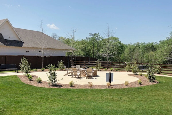 New Rental Auburn Getaway Home- Close To Campus! Sleeps 8, Family-friendly. - 오번