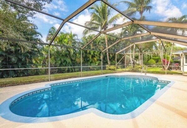 Stylish Poolside Haven In Wellington Near Wef - Royal Palm Beach, FL