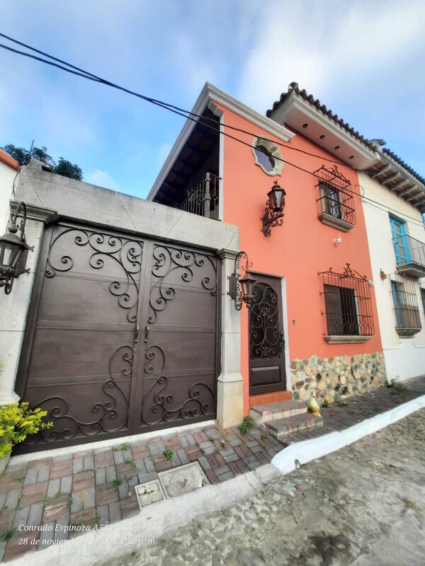 Charming 3-bedroom House In Amazing San Miguel Dueñas With Wifi - Chimaltenango