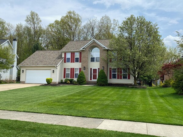 Your Home Retreat Nestled In A Small Quiet Tree-lined Neighborhood. - Brunswick, OH