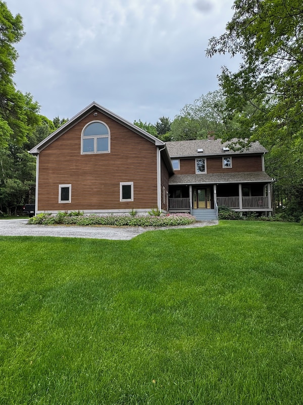 Charming Garden Cottage Near Bar Harbor Village And Acadia National Park - Bar Harbor, ME