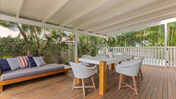 Experience The Allure Of A Summer Cottage, A Welcoming Retreat Nestled In Byron Bay's Heart. - Byron Bay