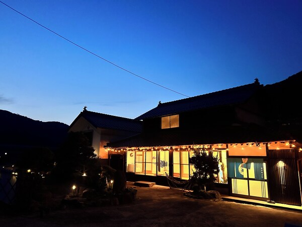 Large Dogs Are Welcome. Located 5 Minutes From The Highway. Renovated Old Private House To Spend A Relaxing Time Surrounded By Nature. Bonfire, Bbq, Sup Plan Available With Advance Reservation. Sightseeing In Onomichi, Spots With Dogs - Onomichi