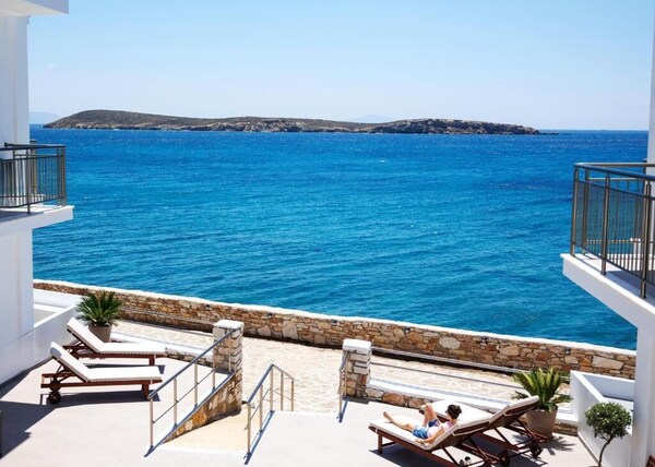Chic Hotel Suite With Sea View And Breakfast - Paros