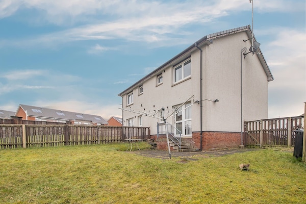 Carloway House; Spacious 2 Bed House, Free Parking. - Glasgow