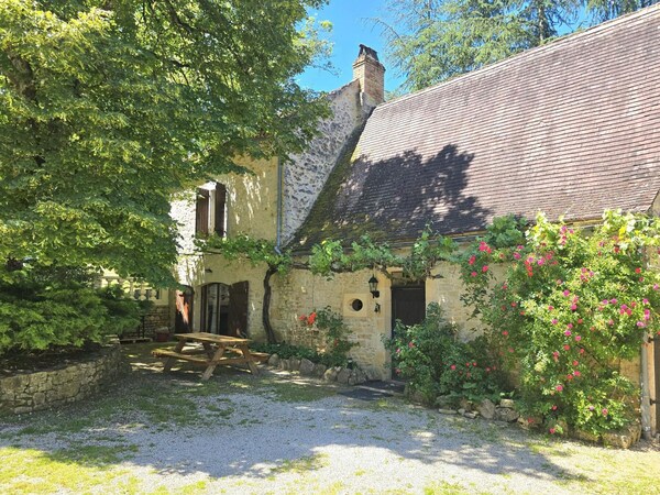Charming Cottage In Dordogne With Pool And Garden - Castels