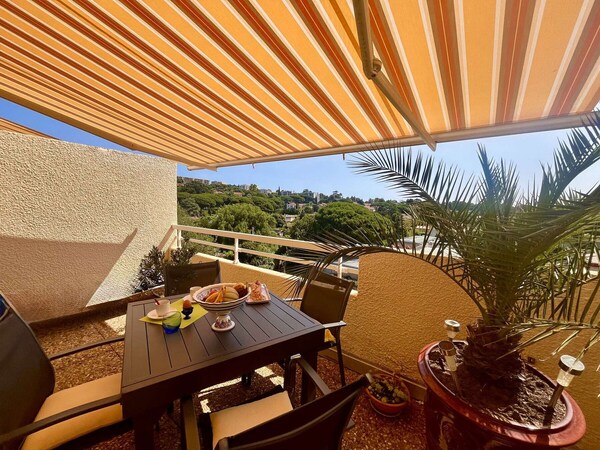 2-room Apartment With Air Conditioning And Private Parking In Cavalaire-sur-mer - Cavalaire-sur-Mer