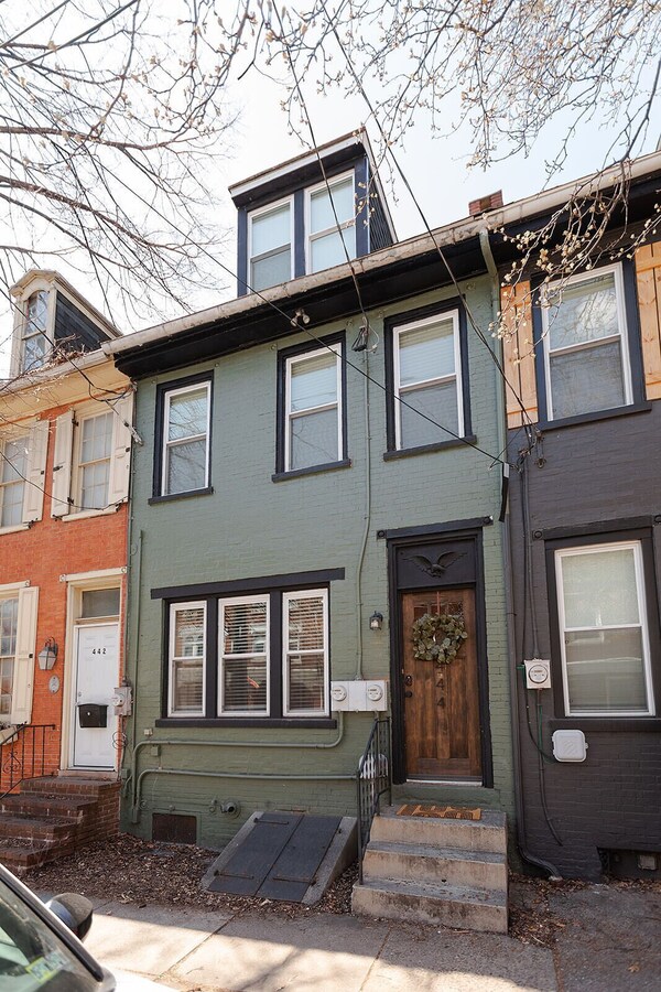 Quaint Townhome On Queen - Lancaster, PA