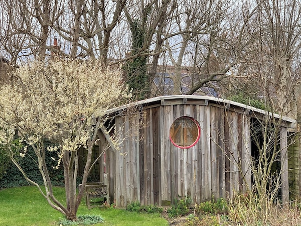 Quirky Self-contained Garden Hut In National Park.  Plant-based Meals Service. - East Sussex