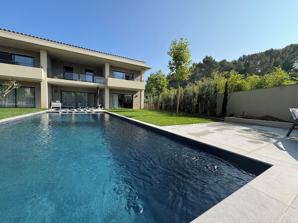Elegant New 250 M² Duplex With Garden, Swimming Pool And Spa, A Stone's Throw From The Center Of Town - Aix-en-Provence