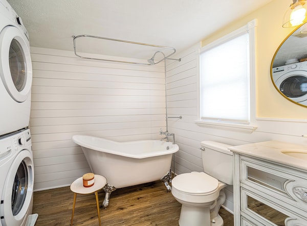 Stylish 2br N Old Town Greenwood - Greenwood, IN