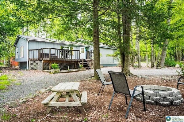 Lake View Home - Pet Friendly - Arrowhead Lake, PA