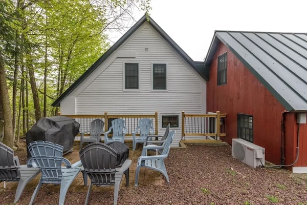 Charming 3-bedroom House. Walk To Sunapee Harbor And Short Drive To Mt. Sunapee - Sunapee, NH