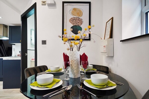 Unique New York Inspired Apartment In Yorkshire - The Mend-A-Hose Jungle