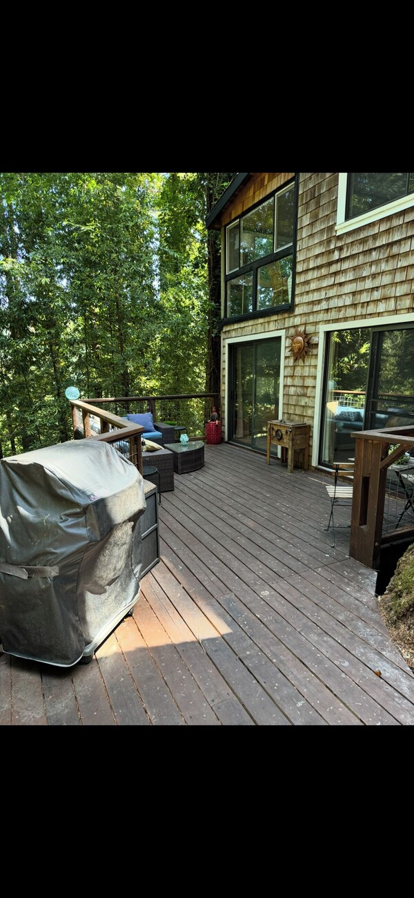 Peaceful River Retreat  Vintage Cottage 2 Blocks From Russian River - Monte Rio, CA