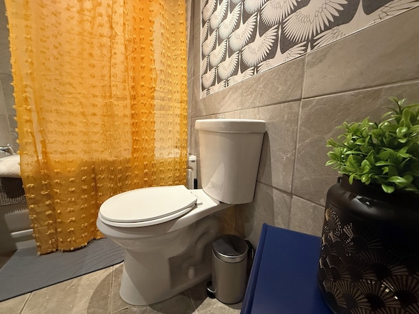 The Phoenix Lounge: Chic Heritage Flat In Halifaxs Heart - 핼리팩스 카운티