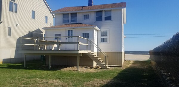 Charming 4-bedroom Beach Front Cottage In Beautiful Old Lyme Ct - Connecticut