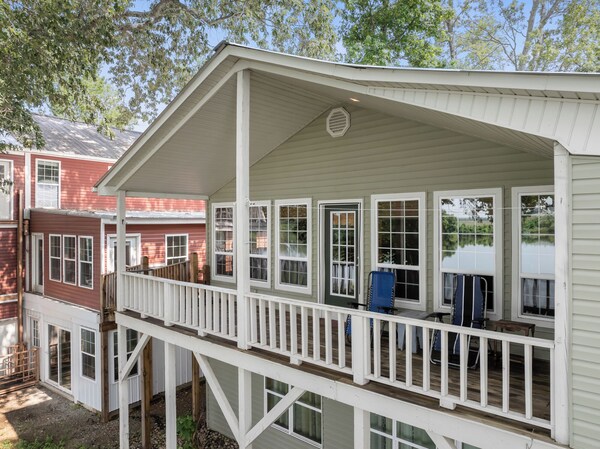 Charming 3-bedroom Tennessee River Cabin With Wifi, Ac & Dock Near Savannah, Tn - Indian Creek, Savannah