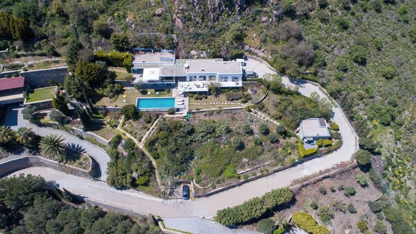 Stunning Sea View & Private Garden Villa In Bodrum - Turgutreis
