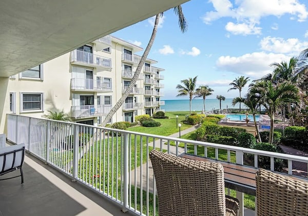 Tranquil 2-bedroom Oceanfront Condo With In Vero Beach - Vero Beach, FL