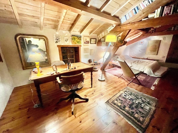 Spacieuse Maison En Pierre De Taille Nichée à La Lisière De La Forêt! - Puy-de-Dôme