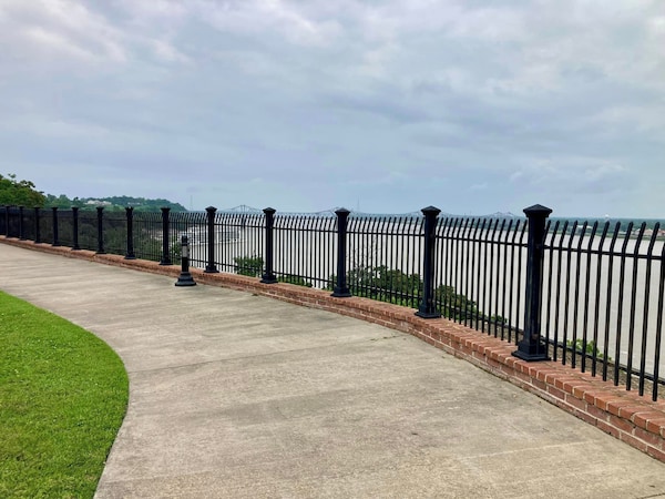 Charming 1-bedroom Cottage Duplex Across From The Ms River Bluff! - Natchez, MS