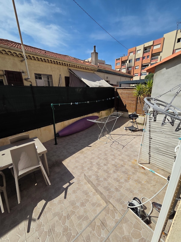 Apartment In The Heart Of Cros De Cagnes, 3 Minutes Walk From The Beach, Shops And Restaurant. - Cagnes-sur-Mer