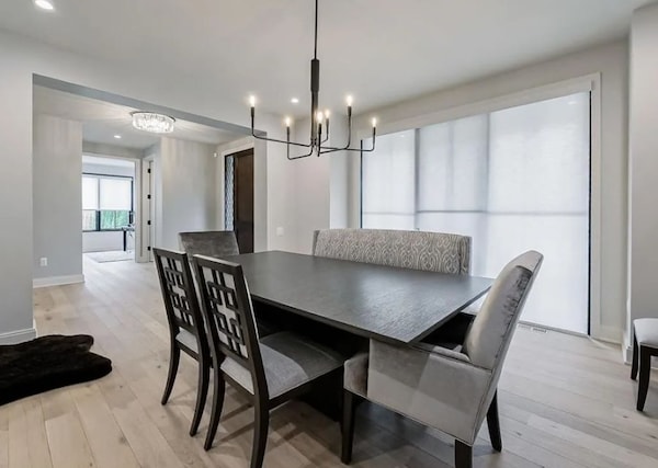 Spacious 5-bedroom Retreat In Birmingham, Mi  Ideal For Families & Groups - Troy, MI