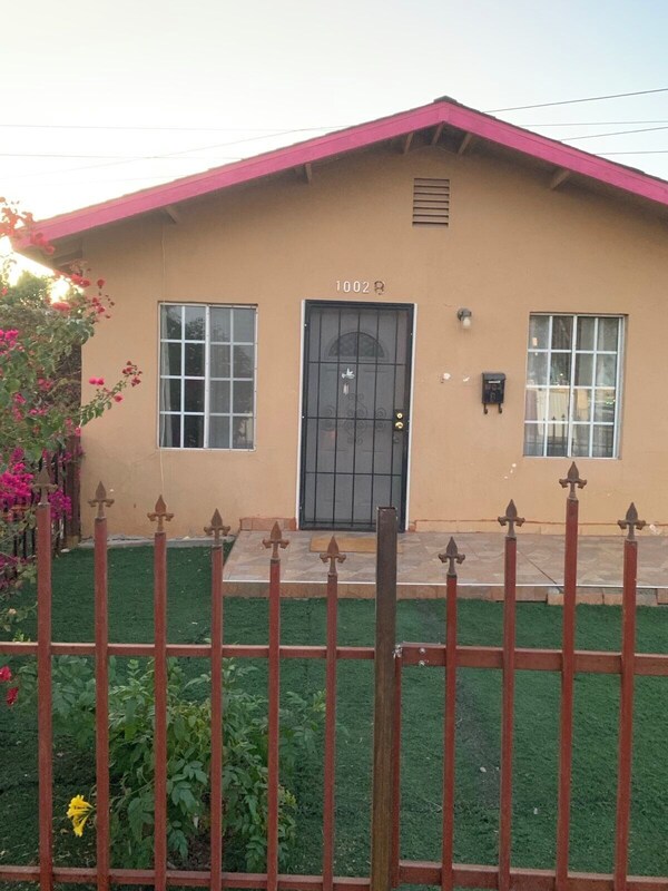 Charming 2-bedroom House With Wifi, Ac In Adorable El Centro. - El Centro, CA