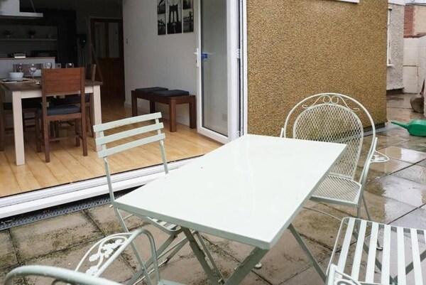Come Rain Or Shine, This Is Wonderful And Welcoming Three Bedroom Home. - Oxford
