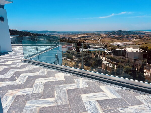 Elegant Sea View Villa  5br, Salt Pool, Tangier Escape - Tanger