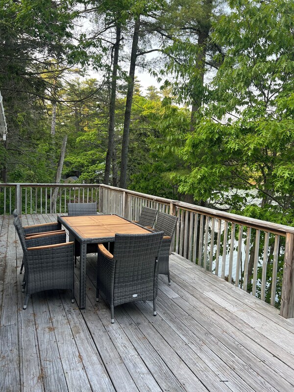 Quiet 3-bedroom Cottage W/ 2 Specious Deck With Water Views In Brunswick W/ Wifi - Brunswick, ME
